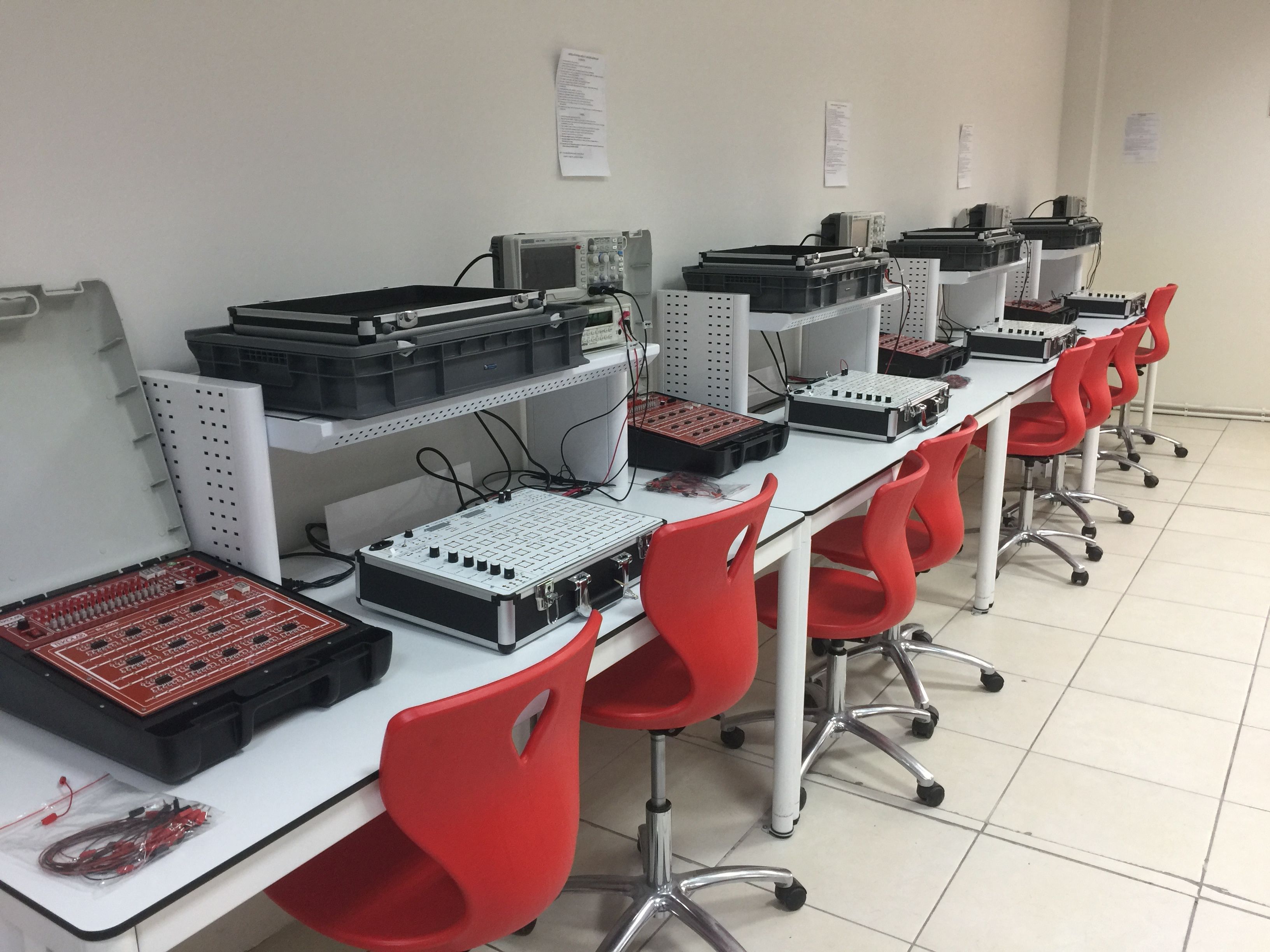 Electronics & Microprocessors Lab - Faculty of Engineering and ...